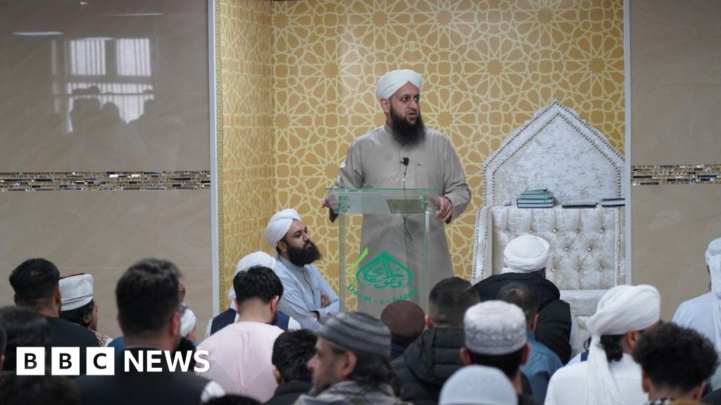 Eid al-Fitr: Thousands celebrate across West Midlands