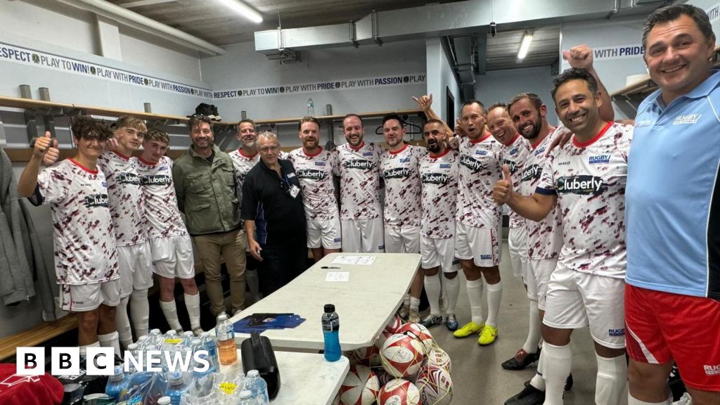 Veterans rugby charity holds celebrity football match in Bristol - BBC News