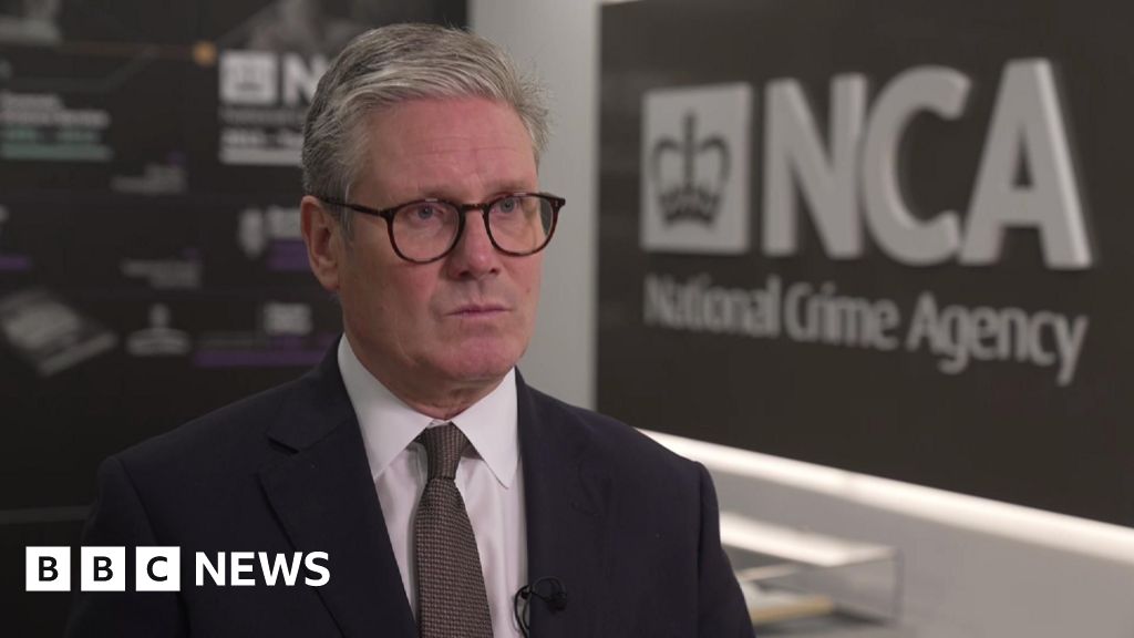 Starmer 'truly shocked' by state of the prison system - BBC News