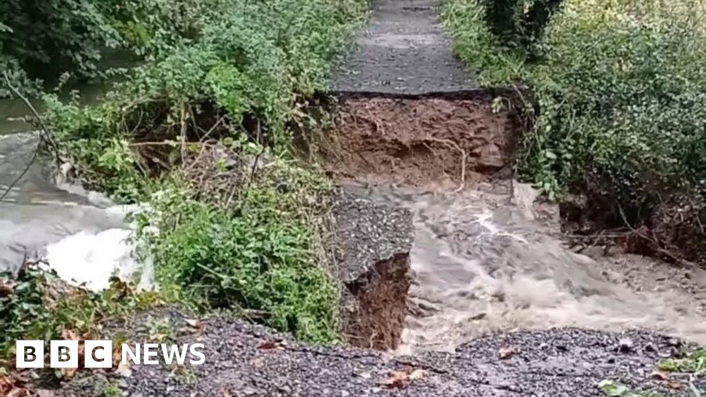 Thames towpath collapses into river in landslide near Kew Gardens - BBC ...