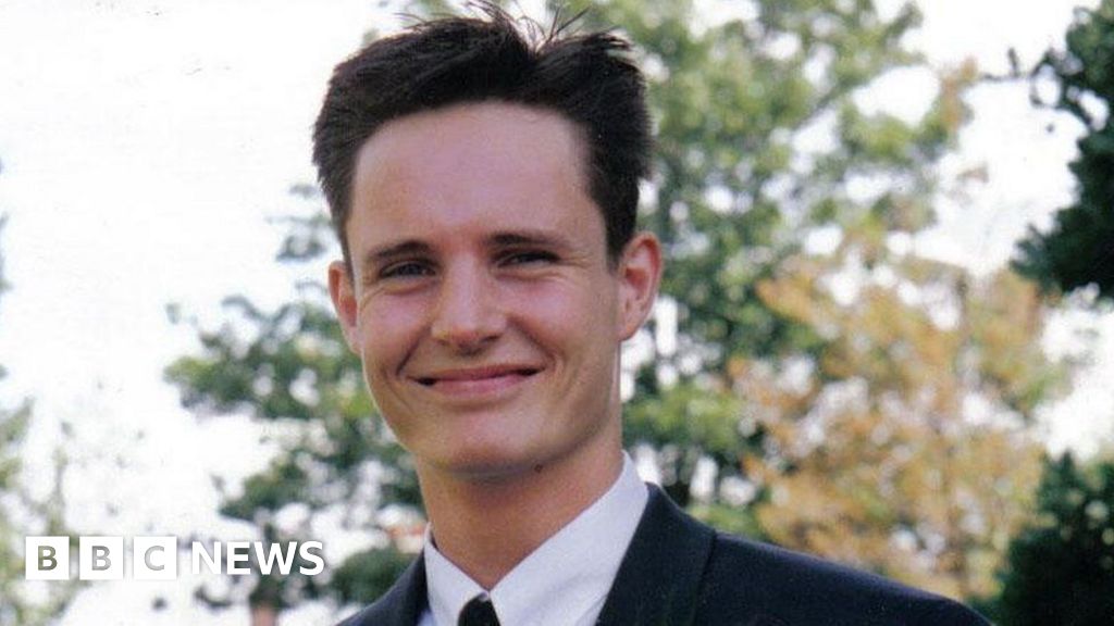 Police vow to 'never stop' over Barrymore pool death