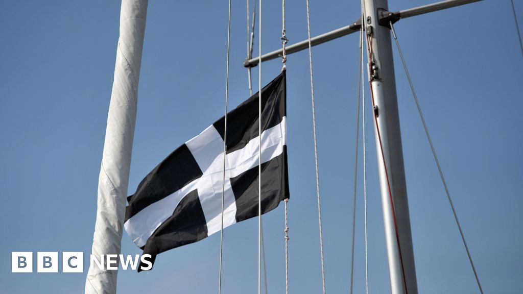 'Significant rise' in number of people learning Cornish - BBC News