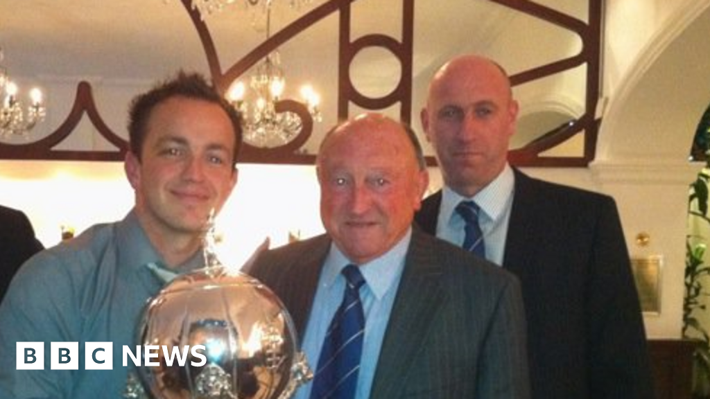 Tributes to Barrow AFC life president Brian Keen - BBC News