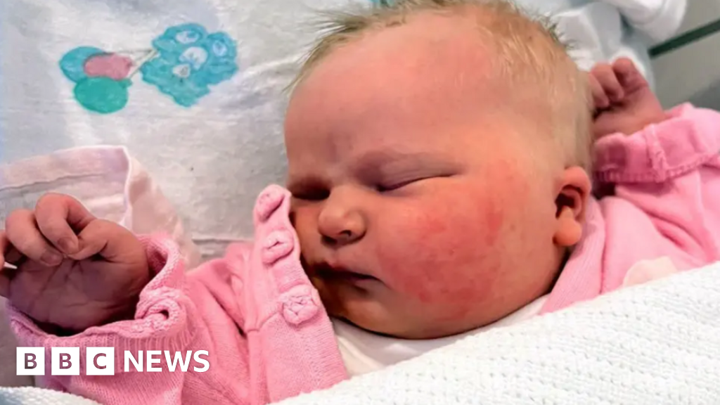 Didcot Baby death: 999 delay did not contribute, inquest hears