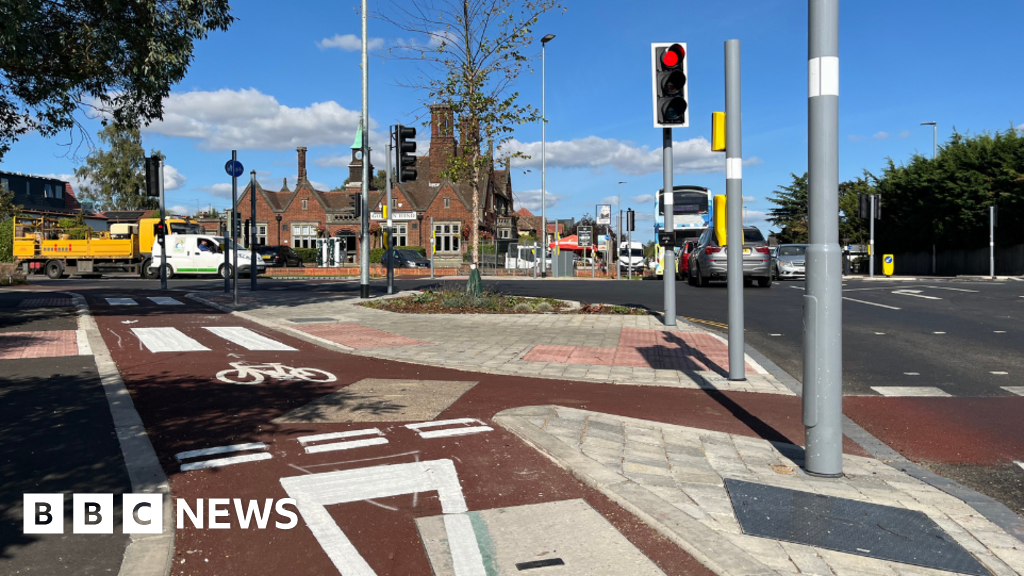 Is Cambridge's new Cyclops junction working for cyclists? - BBC News
