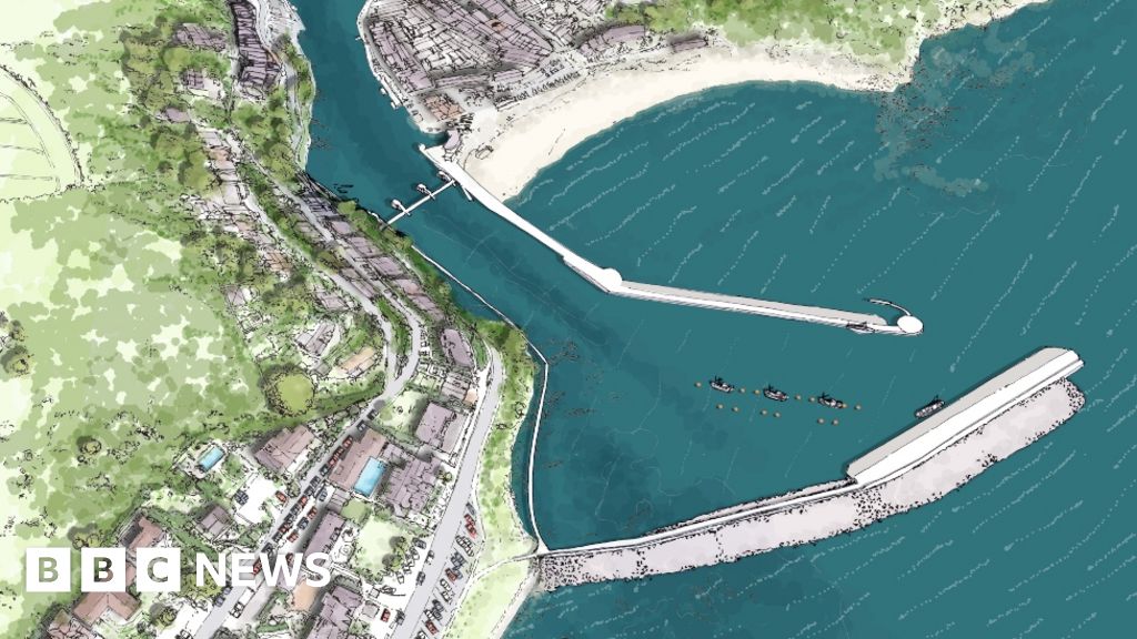 Hundreds take part in Looe flood scheme consultation meetings