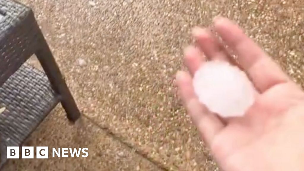 Texas towns hit by lightning, golf ball-sized hail - BBC News