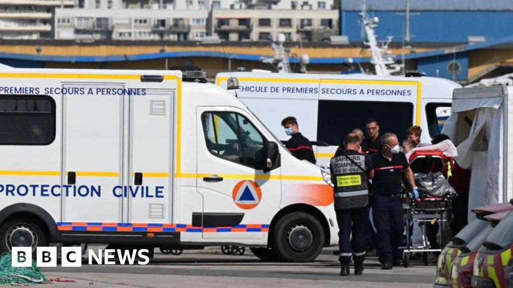Twelve Die After Migrant Boat Sinks In Channel Twelve Die After Migrant Boat Sinks In Channel