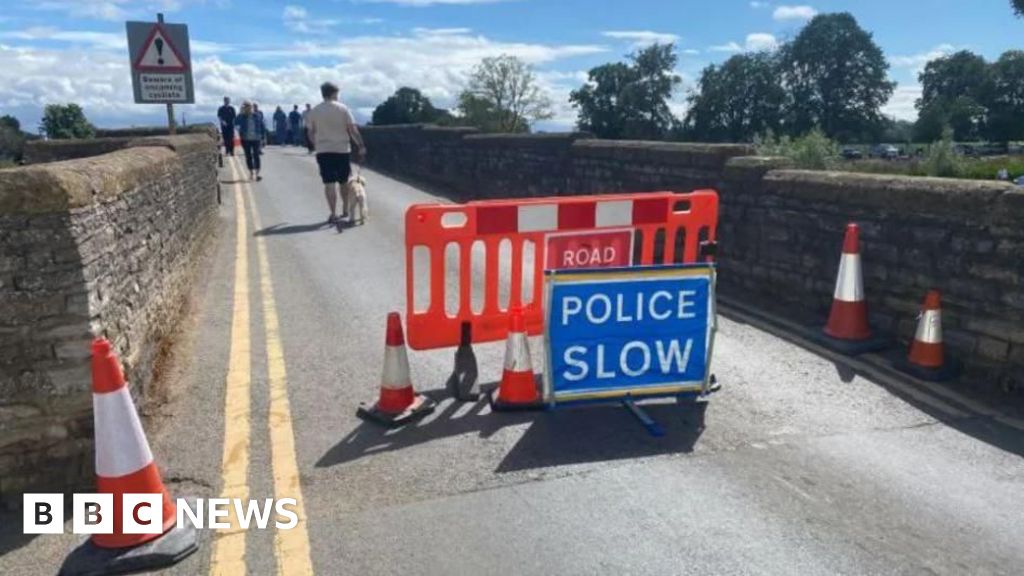 Historic Bidford bridge shut until November, council says - BBC News
