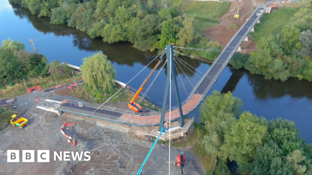 Worcester footbridge due to open by the end of the year