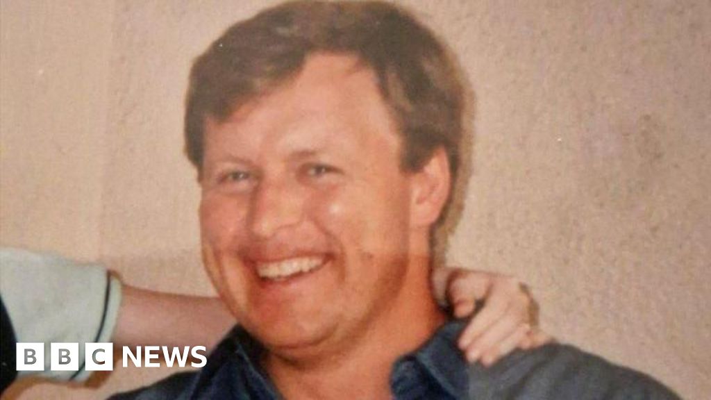 Violent offender jailed for 18 years for Edinburgh knife murder - BBC News