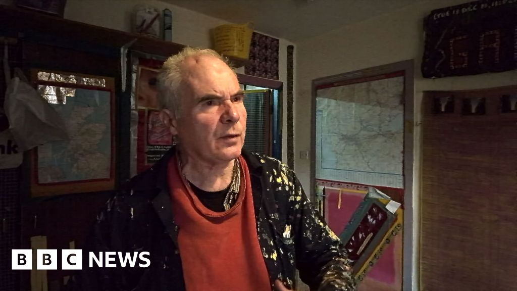 'My hoarding makes me uncomfortable, but it's my life' - BBC News