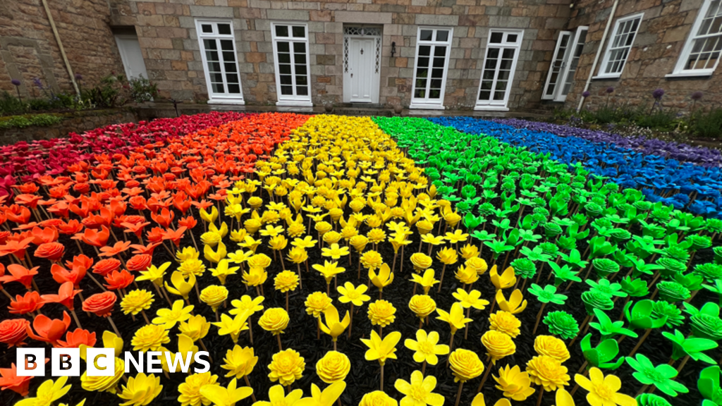 Jersey Zoo honors founder Durrell with flower sculptures | News Minimalist