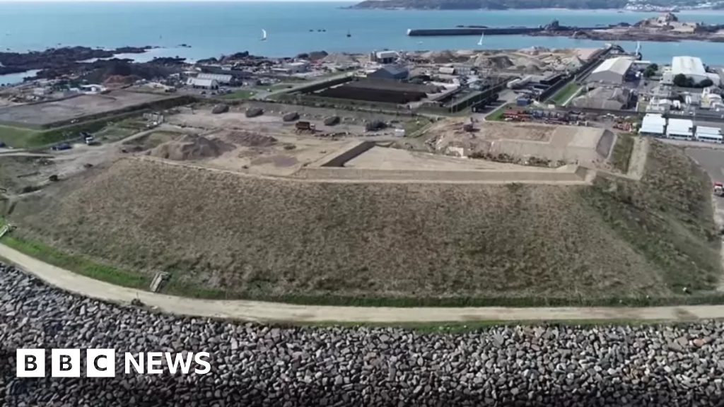 Higher toxic waste mounds at La Collette approved by planners - BBC News