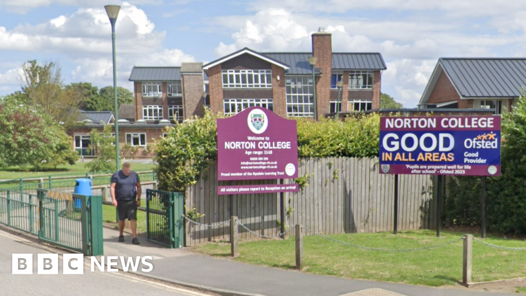 Norton College: Four teenagers arrested over break-in damage - BBC News