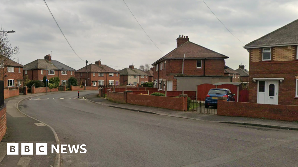 Bircotes: Arrest after police pelted during disturbance