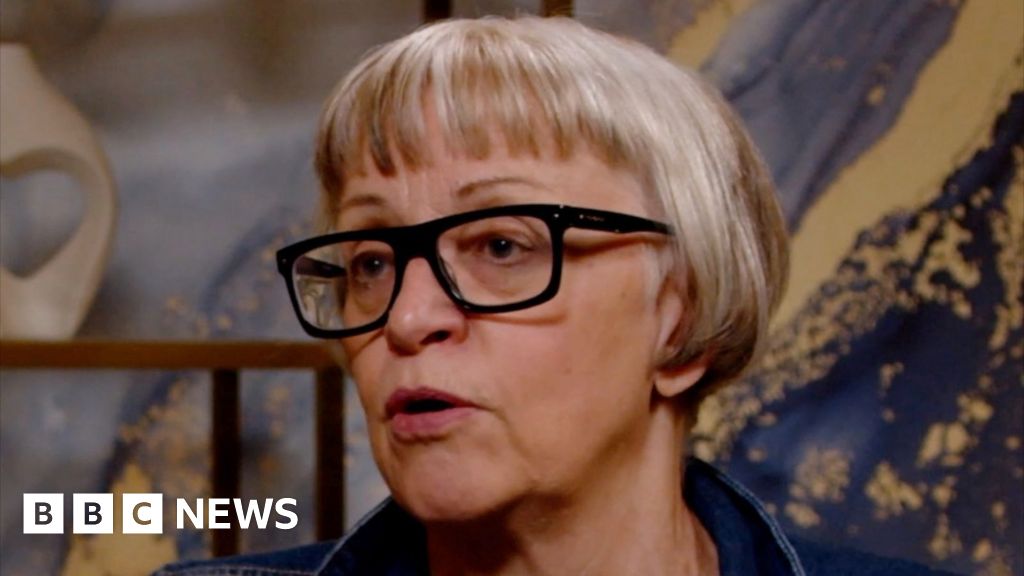 Philippa Perry: The moment she knew she loved Grayson - BBC News