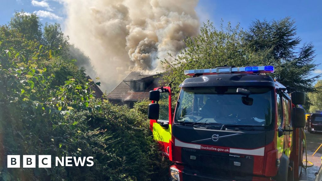 Advice to avoid part of Milton Keynes as crews fight house fire - BBC News