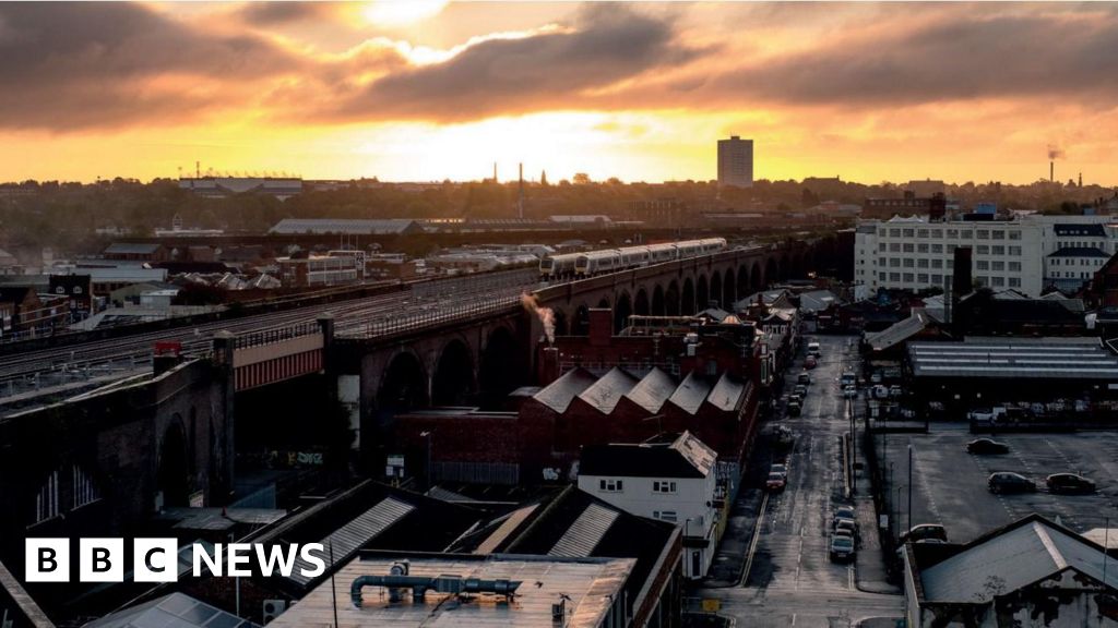 Extra trains and millions of seats in Midlands Rail Hub plans - BBC News