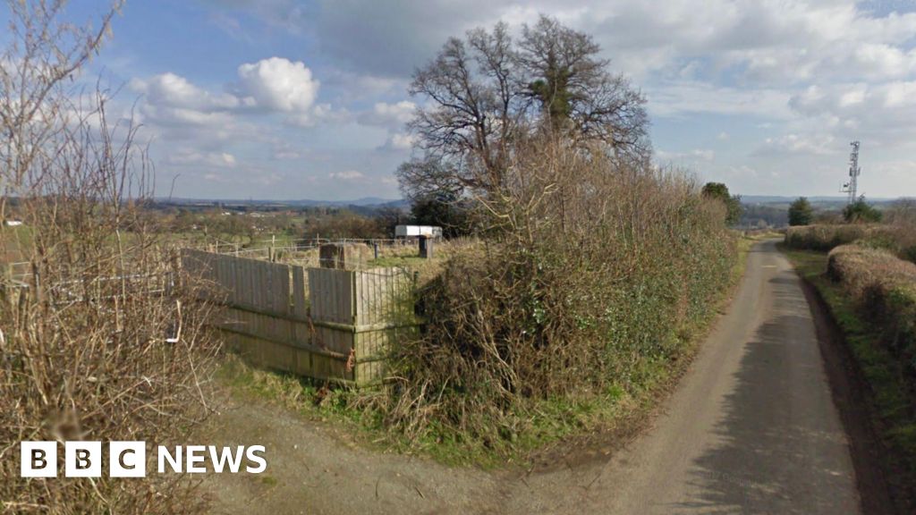 Former Cold War bunker in Burford could become holiday home - BBC News
