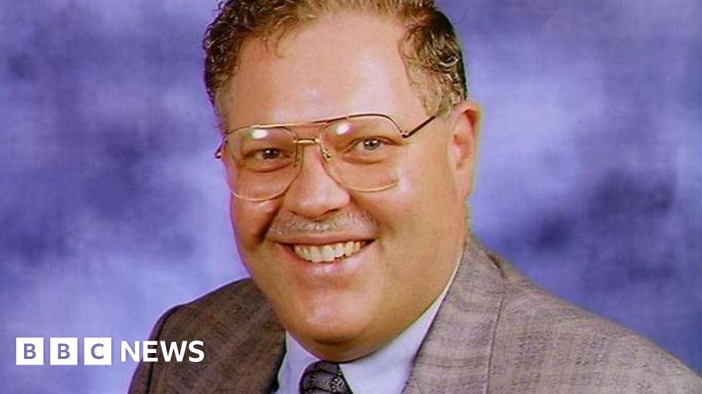 Tributes to former Luton MP Sir Graham Bright - BBC News