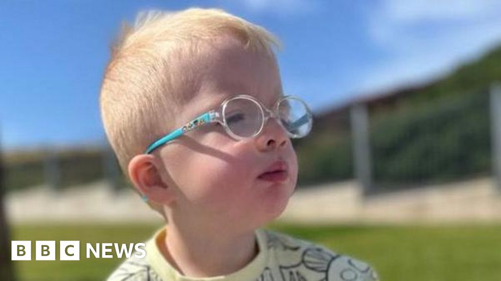 SEN: Family in limbo as classroom not ready - BBC News