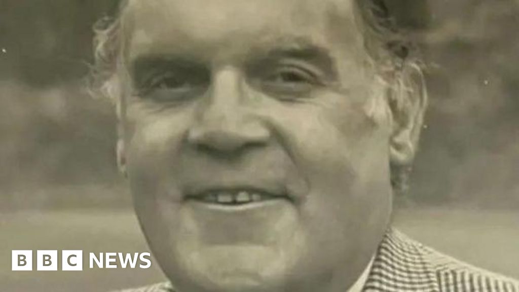 Sefton Council rejects criticism over sex abuse case - BBC News