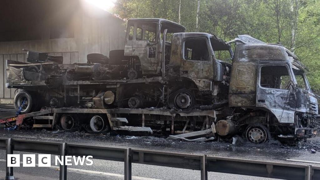 A34 reopens after lorry fire near M4 Chieveley junction