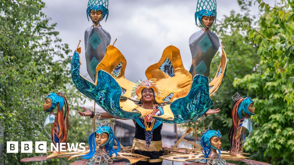 Leeds West Indian Carnival 'brings people together in harmony' - BBC News