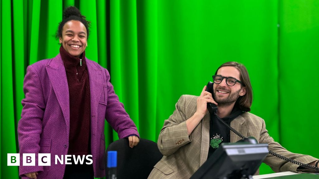 Suffolk actor's Macbeth makeover turns tragedy into office comedy - BBC ...