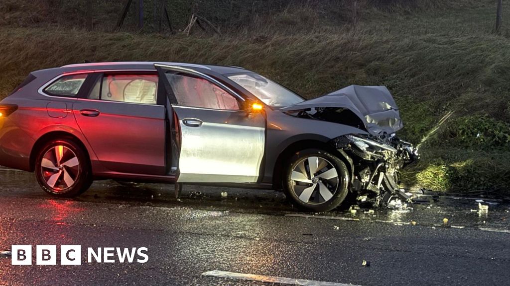 Man arrested after reports of stolen vehicle in Brighton - BBC News