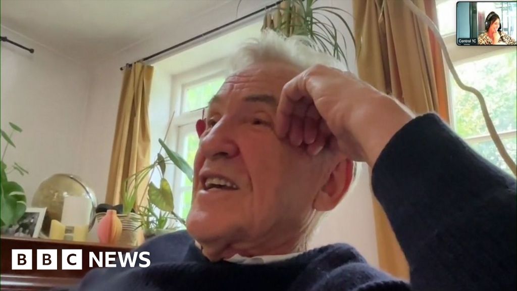 Larry Lamb talks about naked dip in Barry - BBC News