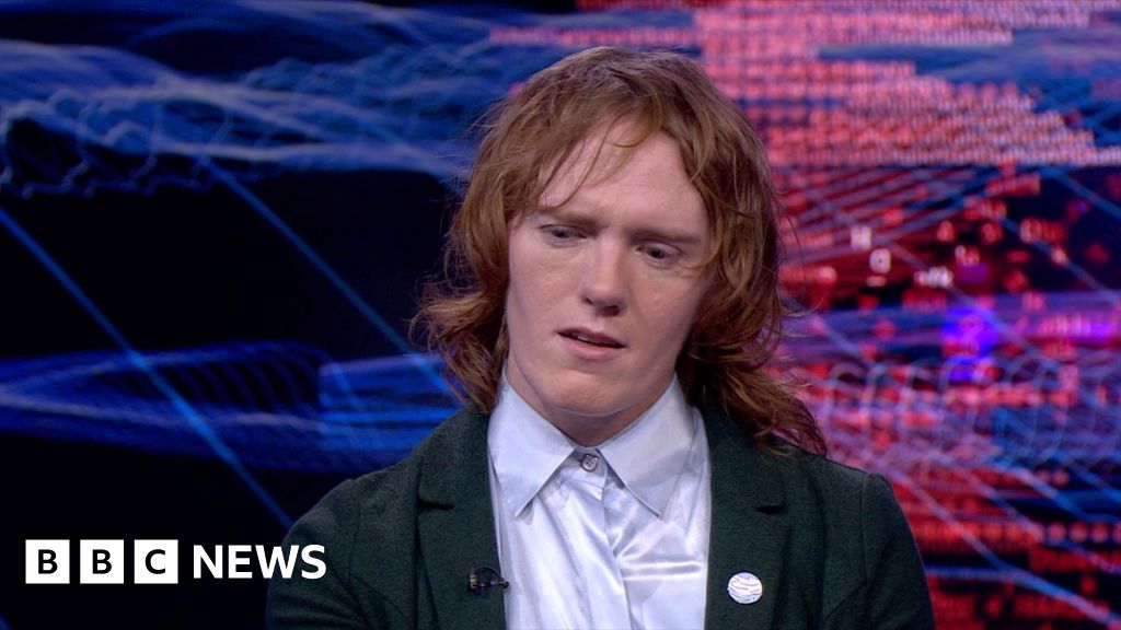 Former white nationalist: ‘I feel an enormous guilt’ - BBC News