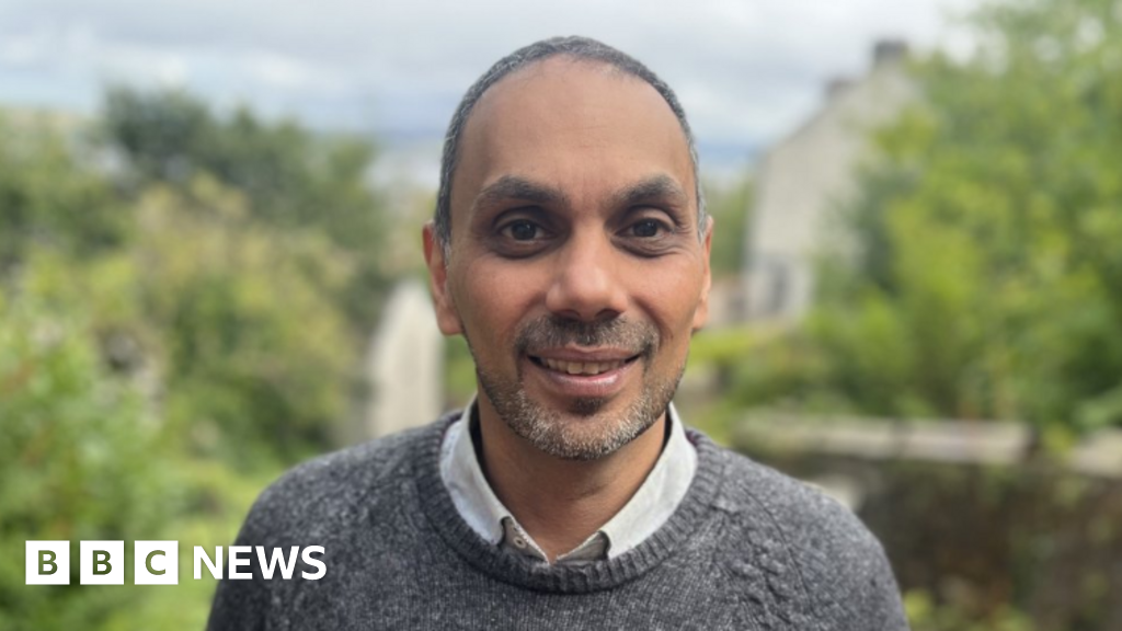 Man cleared after confessing to Post Office theft to protect mum - BBC News