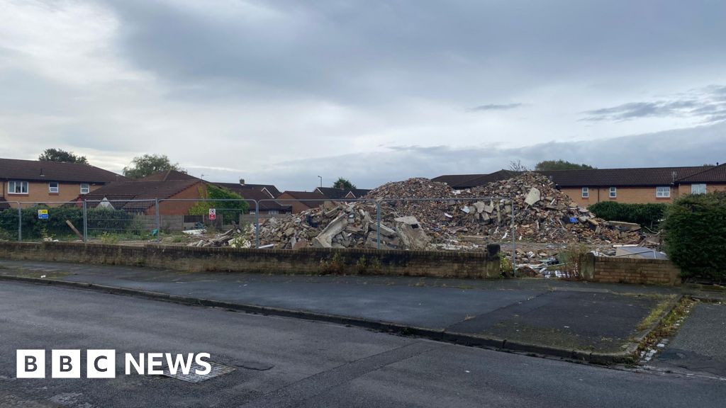 Enforcement notice issued to clear demolished Hartlepool pub - BBC News
