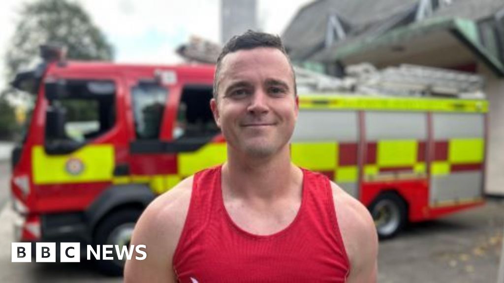 Manx firefighter completes challenge to mark 9/11 anniversary - BBC News