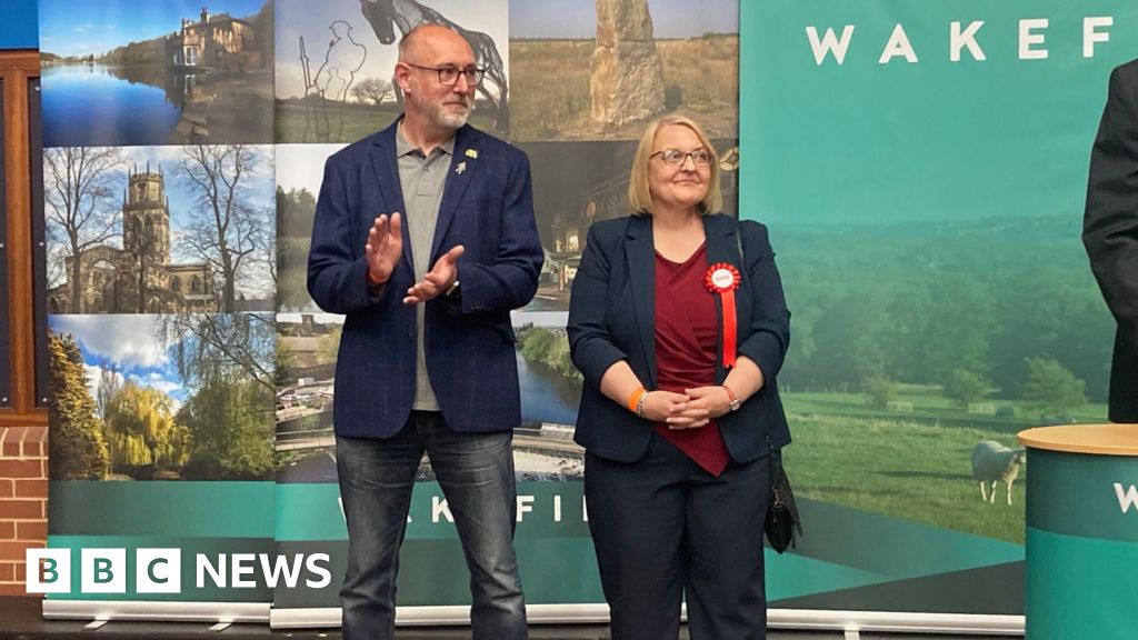 Wakefield Council election results: Labour makes gains - BBC News