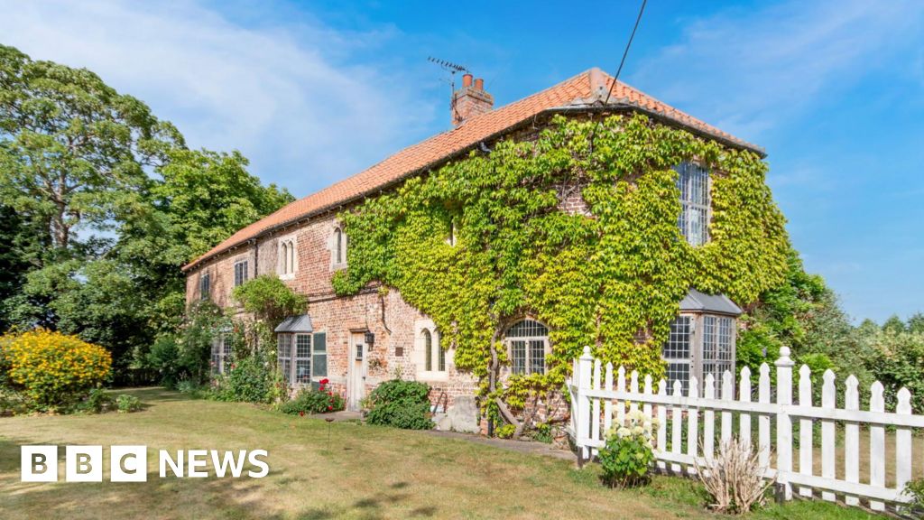 Historian's plan to save 'forgotten' Pilgrim manor - BBC News