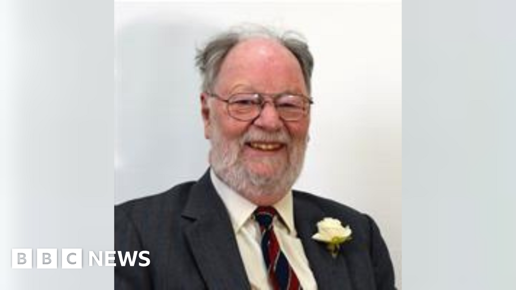 Tendring councillor made 'racist' Afro-Caribbean remarks - report - BBC News