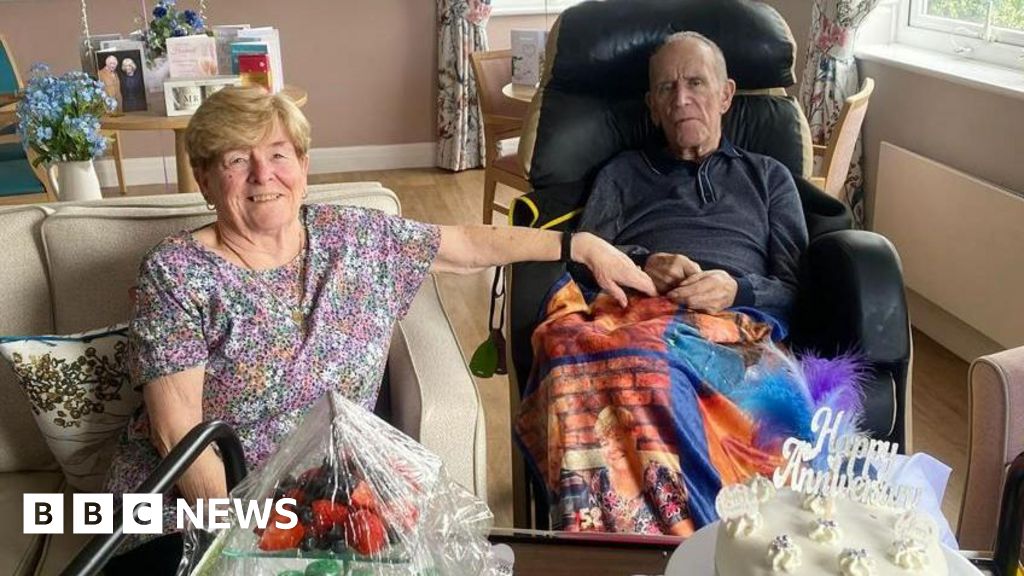 Wirral couple who first met at 15 enjoy 60th anniversary party - BBC News