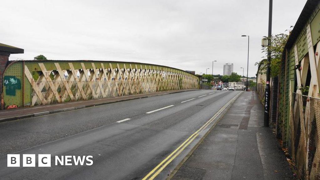 Southampton Northam Rail Bridge plans move forward - BBC News
