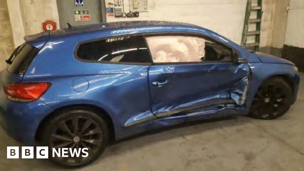 Nottingham drunk driver went through red lights before crash - BBC News