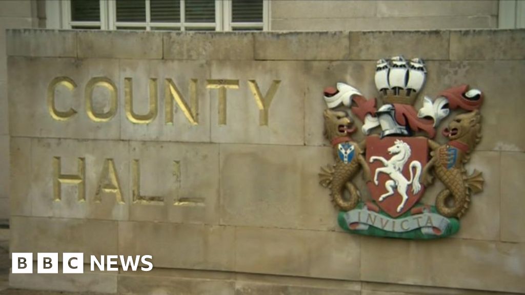 Kent County Council agrees £900k youth service funding cuts - BBC News