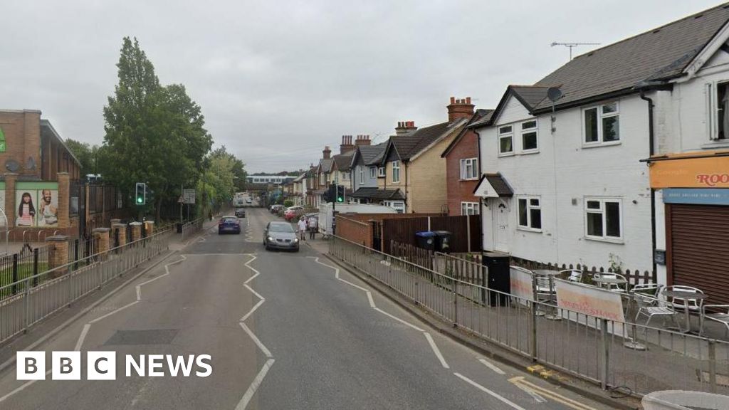 Woking: Calls for road safety measures after two serious crashes - BBC News