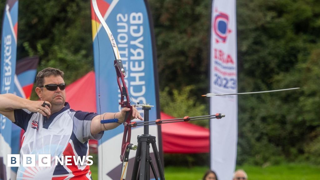 Market Drayton blind archer's Paralympic hopes for future - BBC News