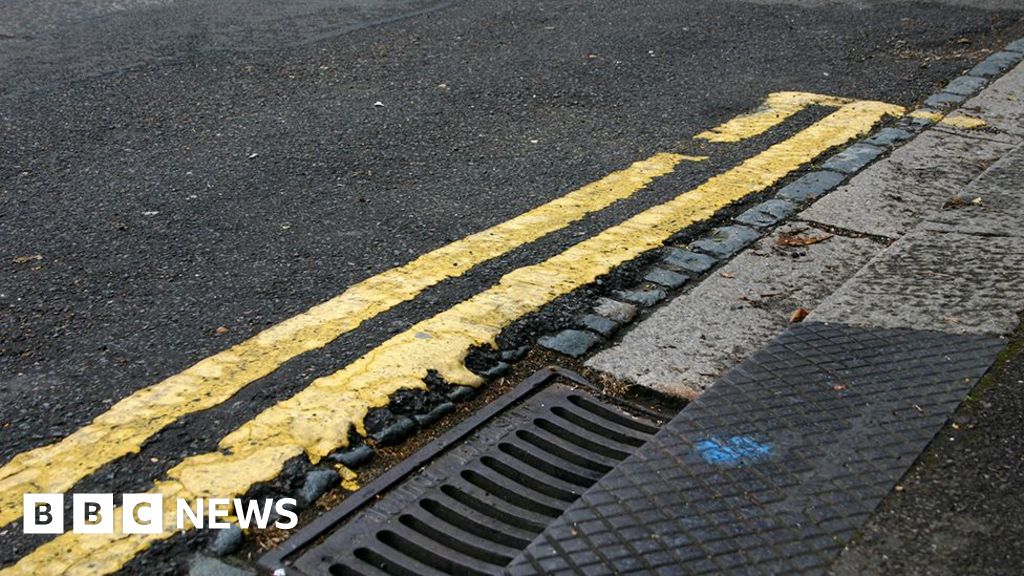Parking restrictions target inconsiderate drivers in NE Lincs - BBC News