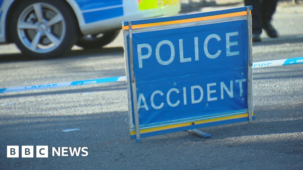 Man, 22, dies after two-car crash on A760 near Largs - BBC News