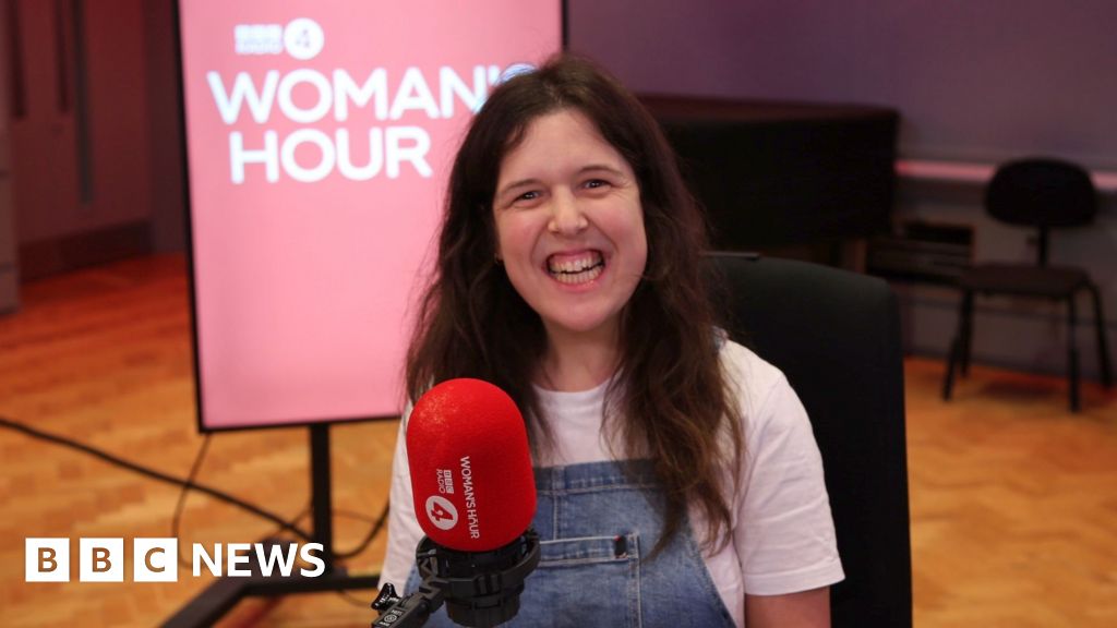 Why Rosie Jones' new TV show Pushers has mostly disabled actors - BBC News