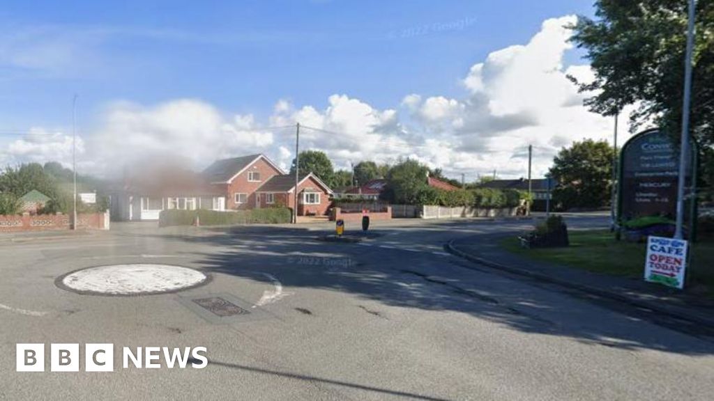Kinmel Bay: Work to start removing 'dangerous' mini-roundabouts - BBC News