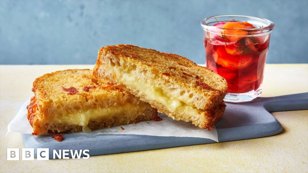 This air fryer cheese toastie ticks all the boxes - BBC News